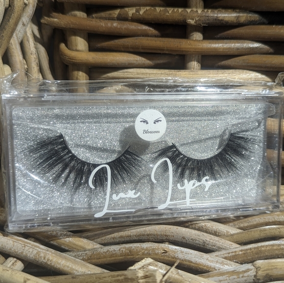 Lux Lips by Beautie LLC | Makeup | Lux Lips Lashes | Poshmark